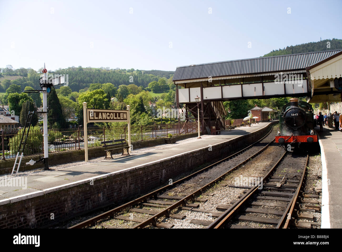 Llangollen railway station train hi-res stock photography and images ...