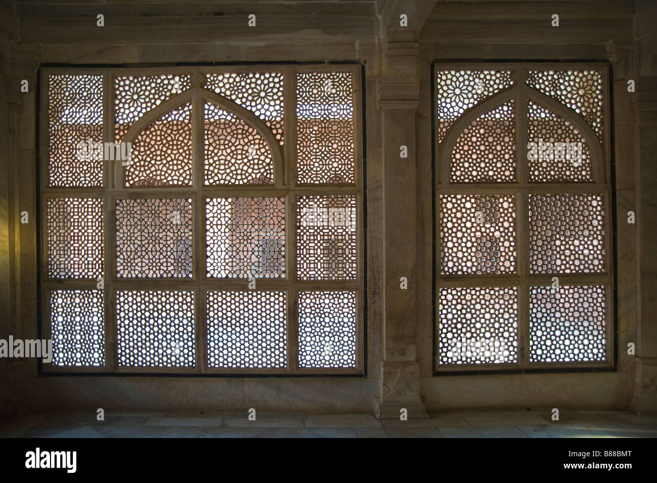 Marble Stone window inside the tomb of Cheik Salim Christi Jama Masjid ...