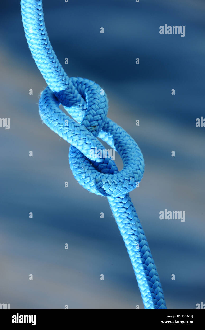 Figure of 8" blue knot in rope Stock Photo - Alamy