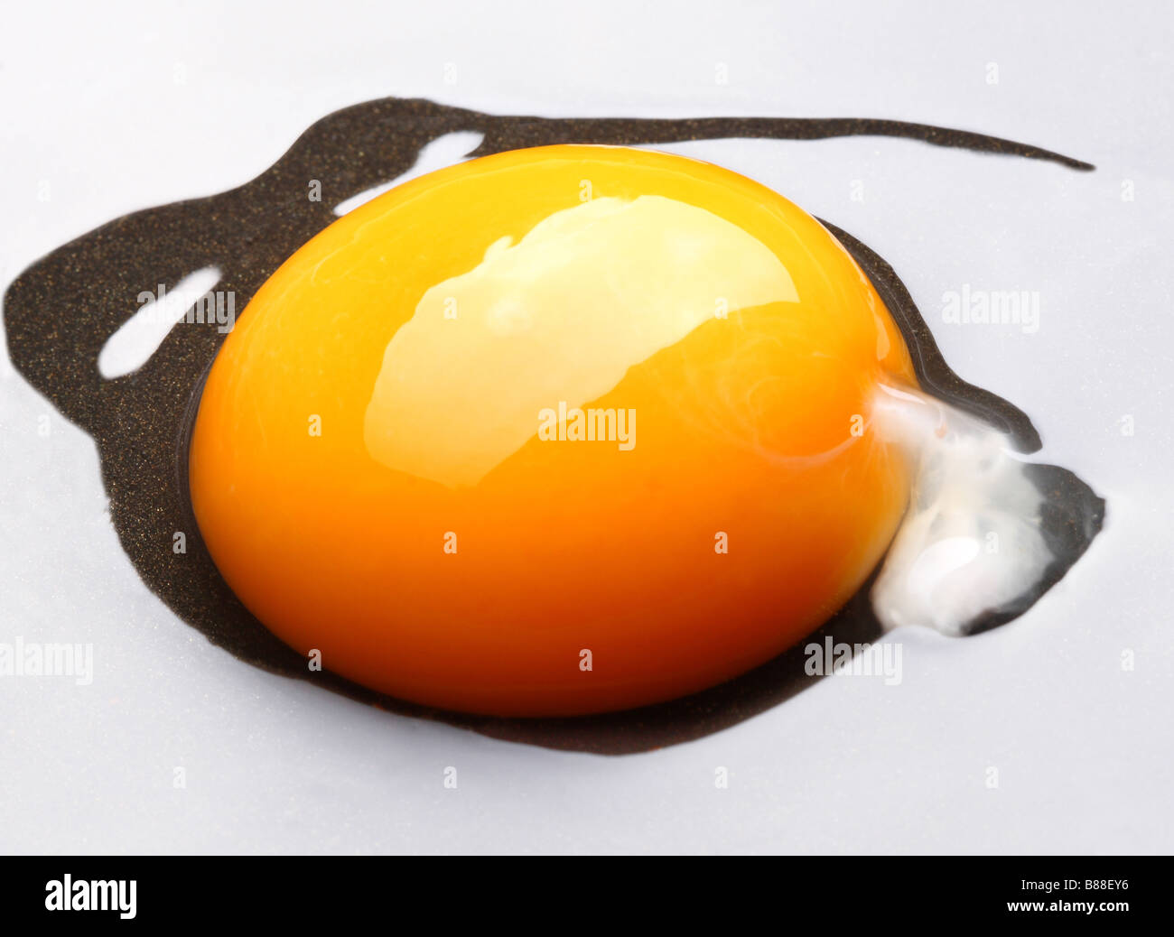 fine close up image of raw egg in a pan Stock Photo - Alamy