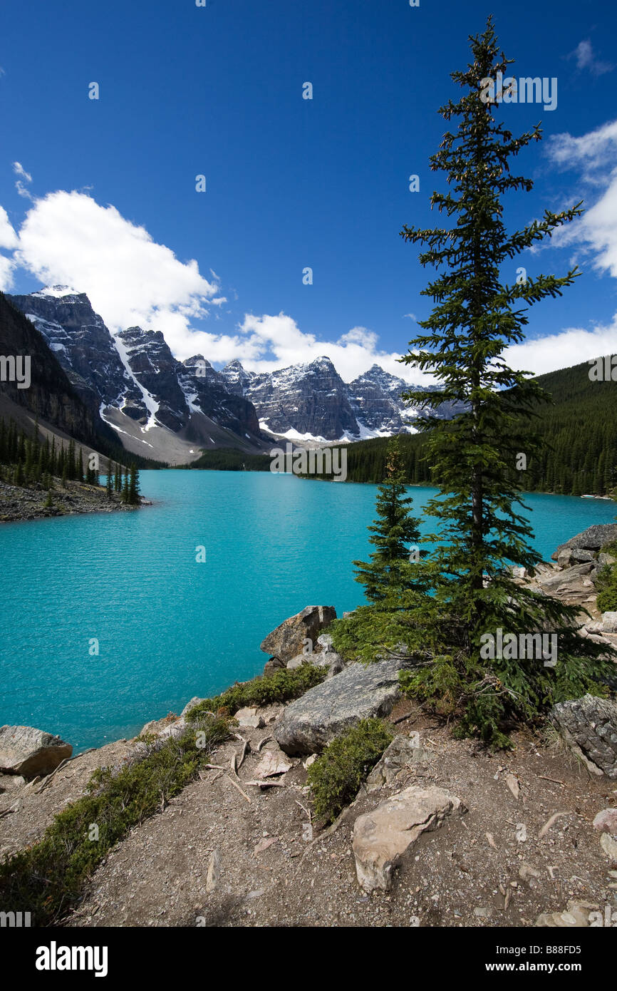 Moraine lake and valley of ten peaks hi-res stock photography and images - Alamy