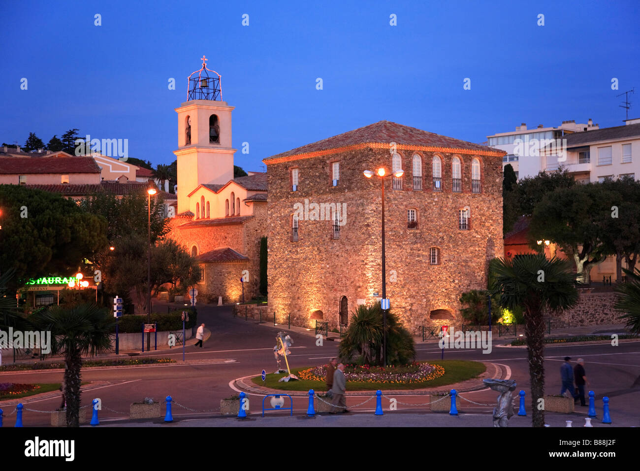 VILLAGE OF SAINTE MAXIME AT NIGHT Stock Photo - Alamy