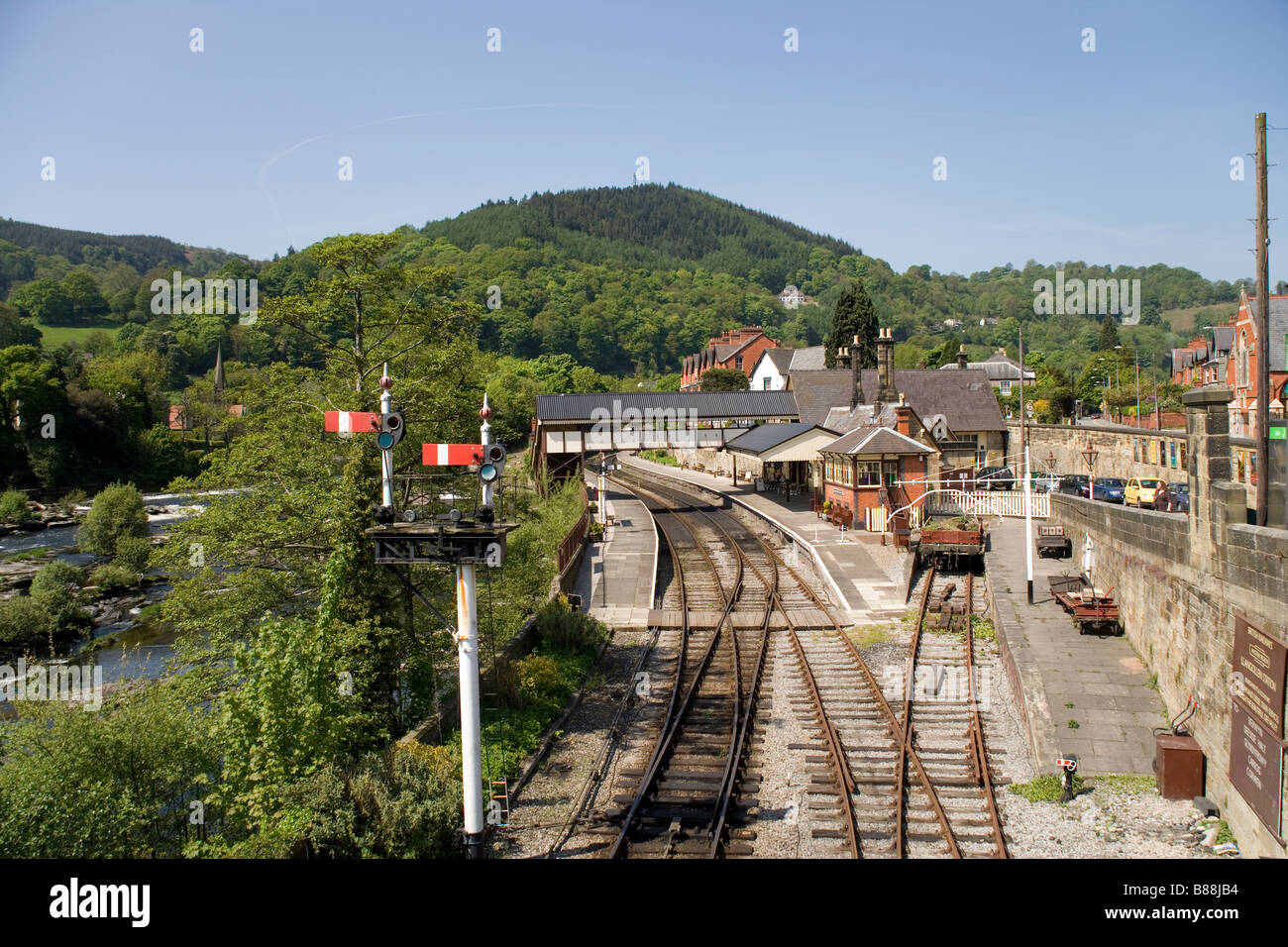 Llangollen Railway station, Llangollen, Denbighshire, Wales Stock Photo ...