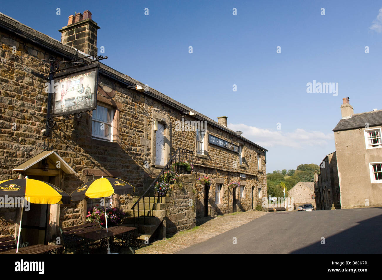 Hark bounty pub slaidburn lancashire hi-res stock photography and ...