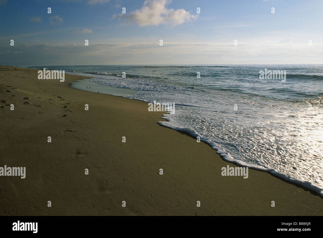 Gentle waves lap shoreline Outer Banks, North Carolina Stock Photo - Alamy