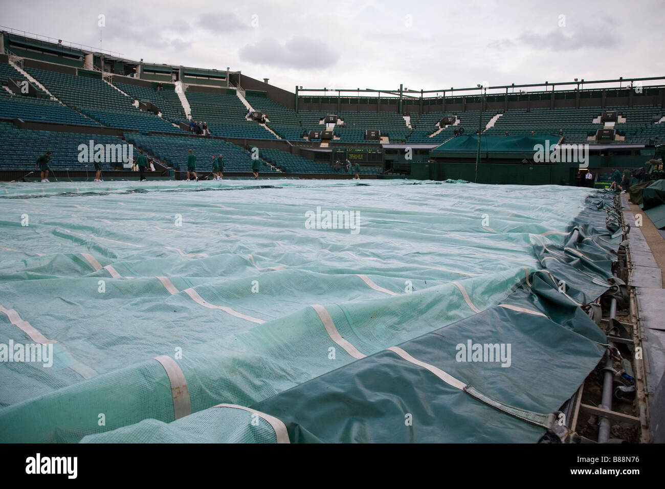 Wimbledon centre court empty hi-res stock photography and images - Alamy