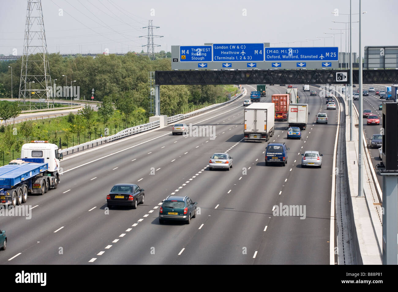 M25 Motorway Junction 15 Heathrow Airport London England looking north ...