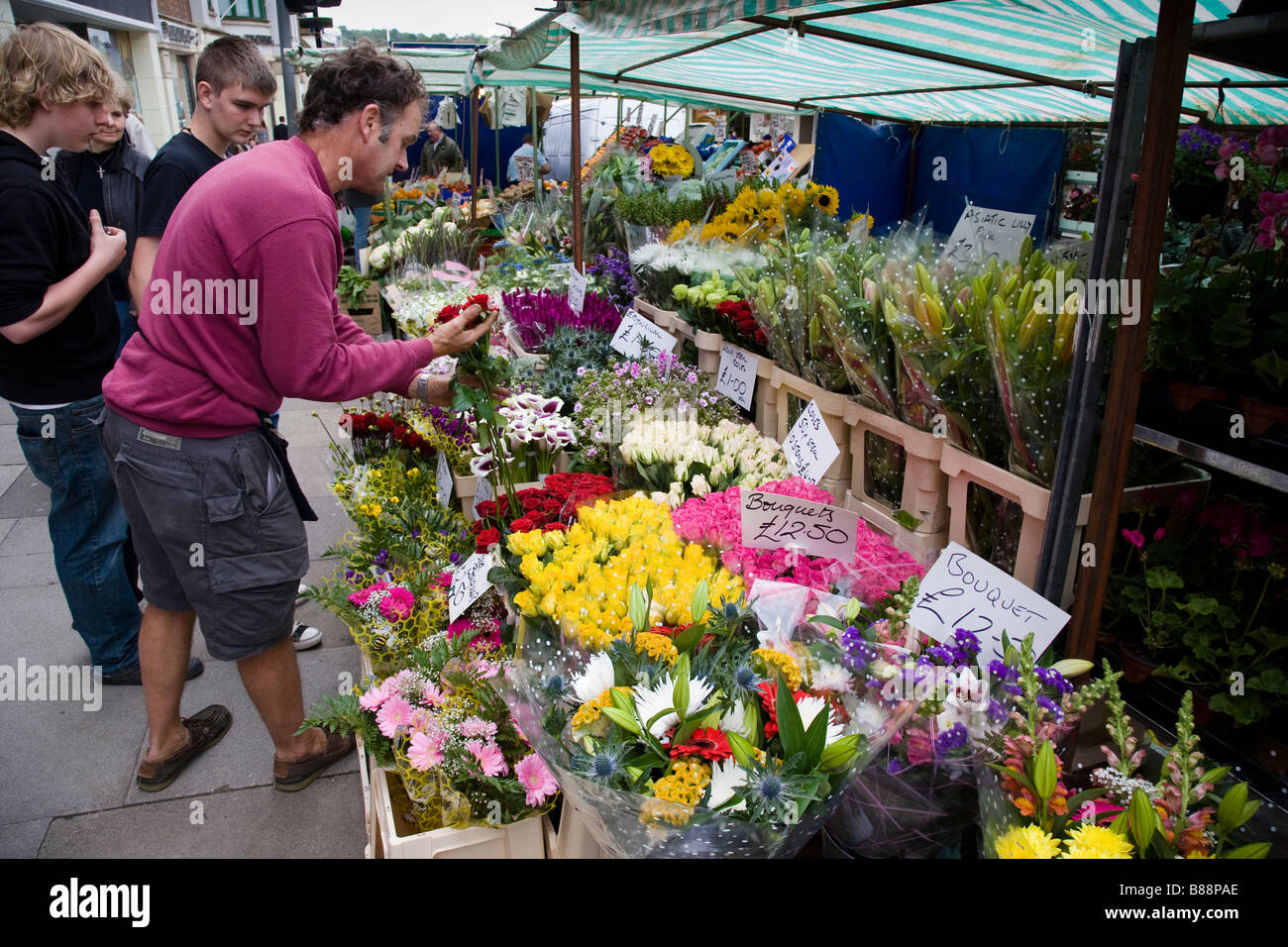 Bunches of flower hi-res stock photography and images - Alamy