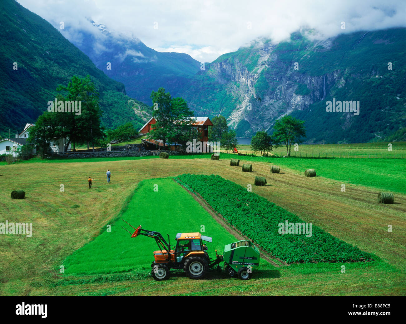 World of the tractor hi-res stock photography and images - Alamy