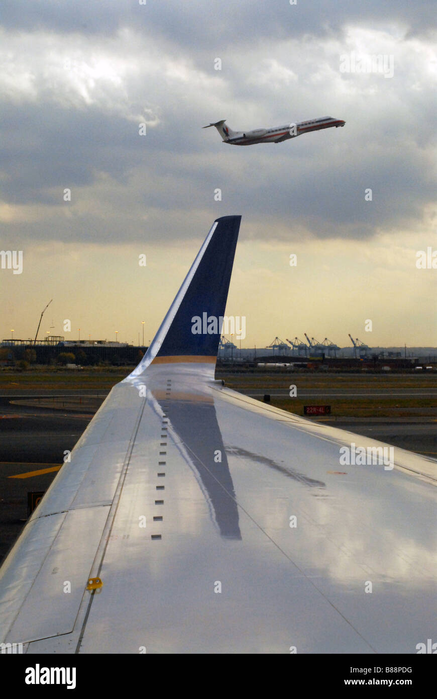 Airoplane hi-res stock photography and images - Alamy