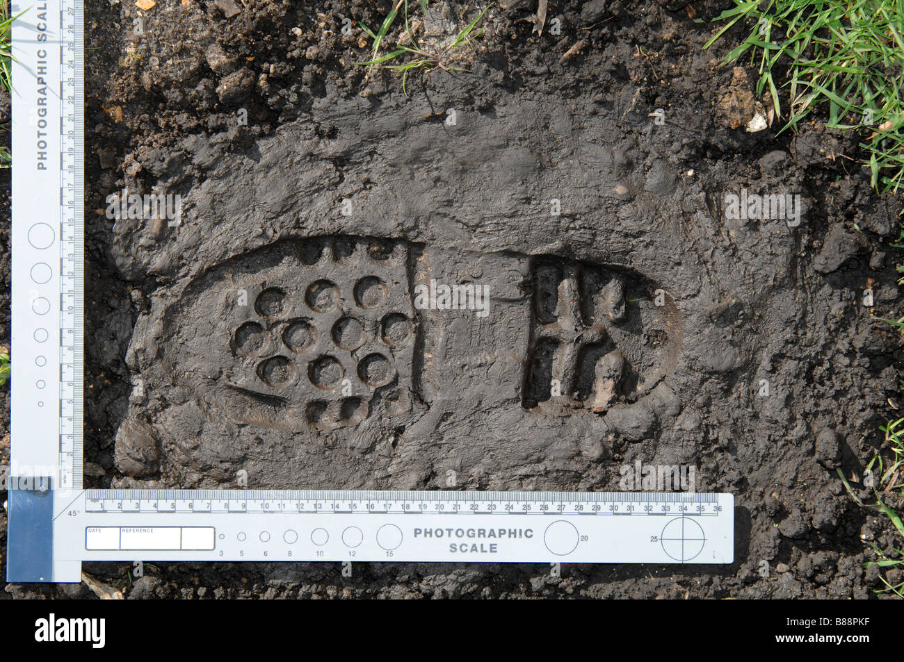 Forensics print shoe print cast hi-res stock photography and images - Alamy