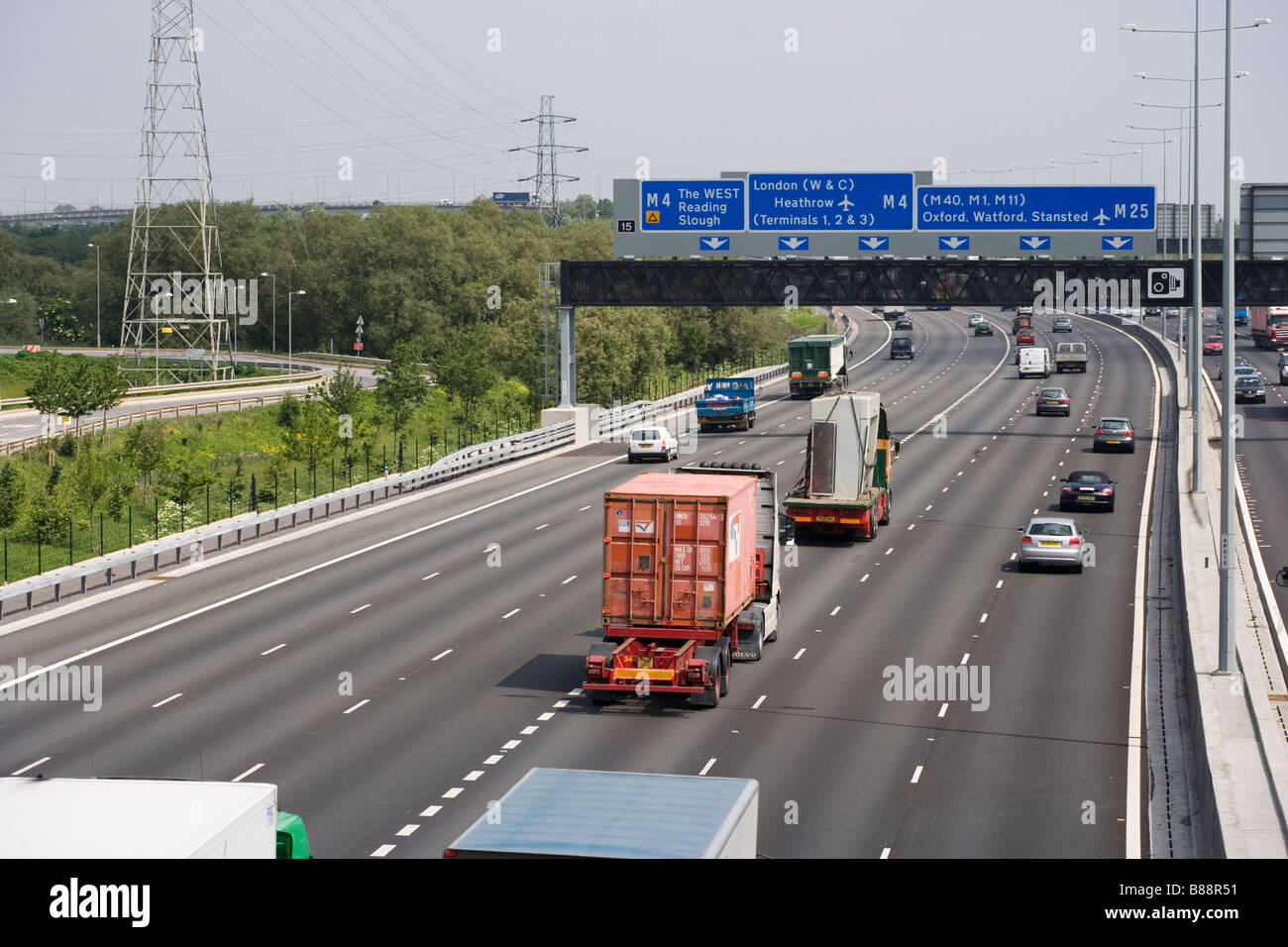 M25 Motorway Junction 15 Heathrow Airport London England looking Stock ...