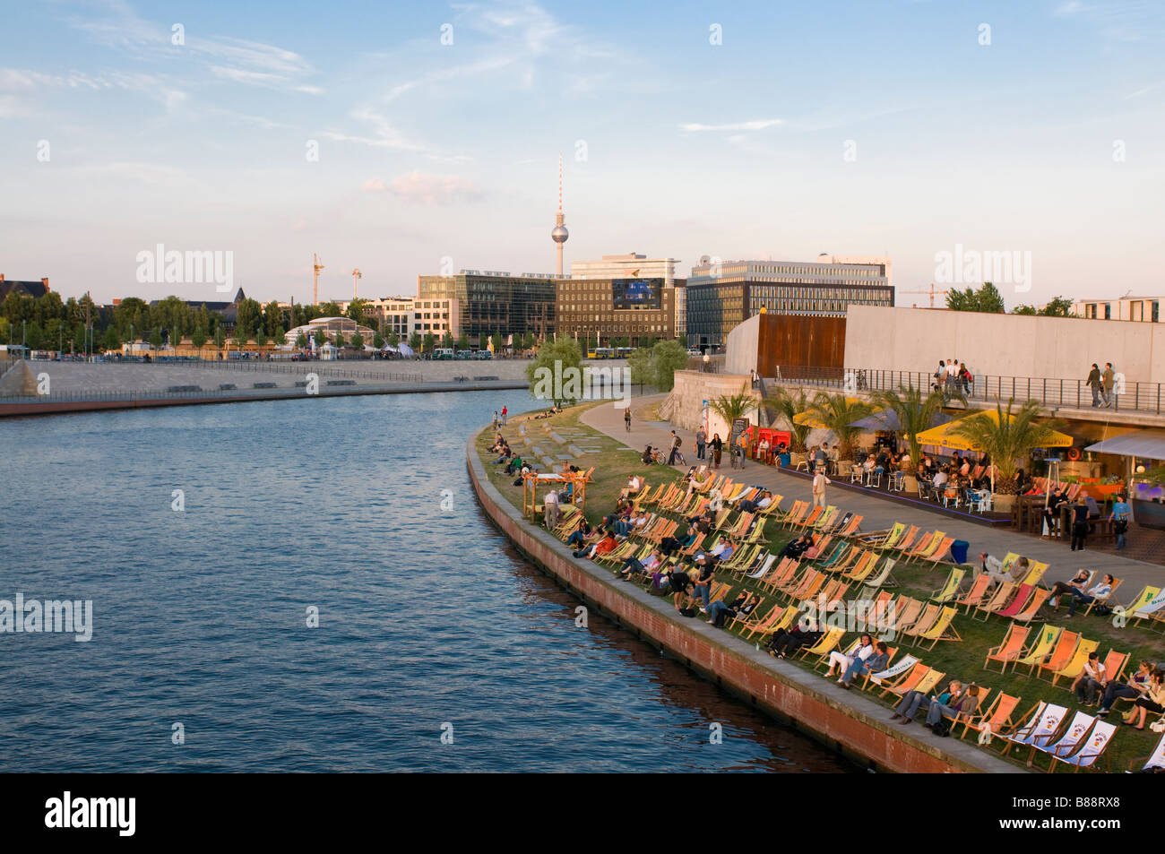 Beach on the Berlin Spreebogen Berlin Germany Stock Photo - Alamy