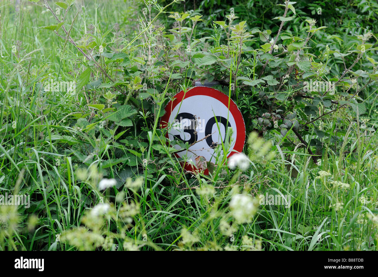 30 mph speed limit signs hi-res stock photography and images - Alamy