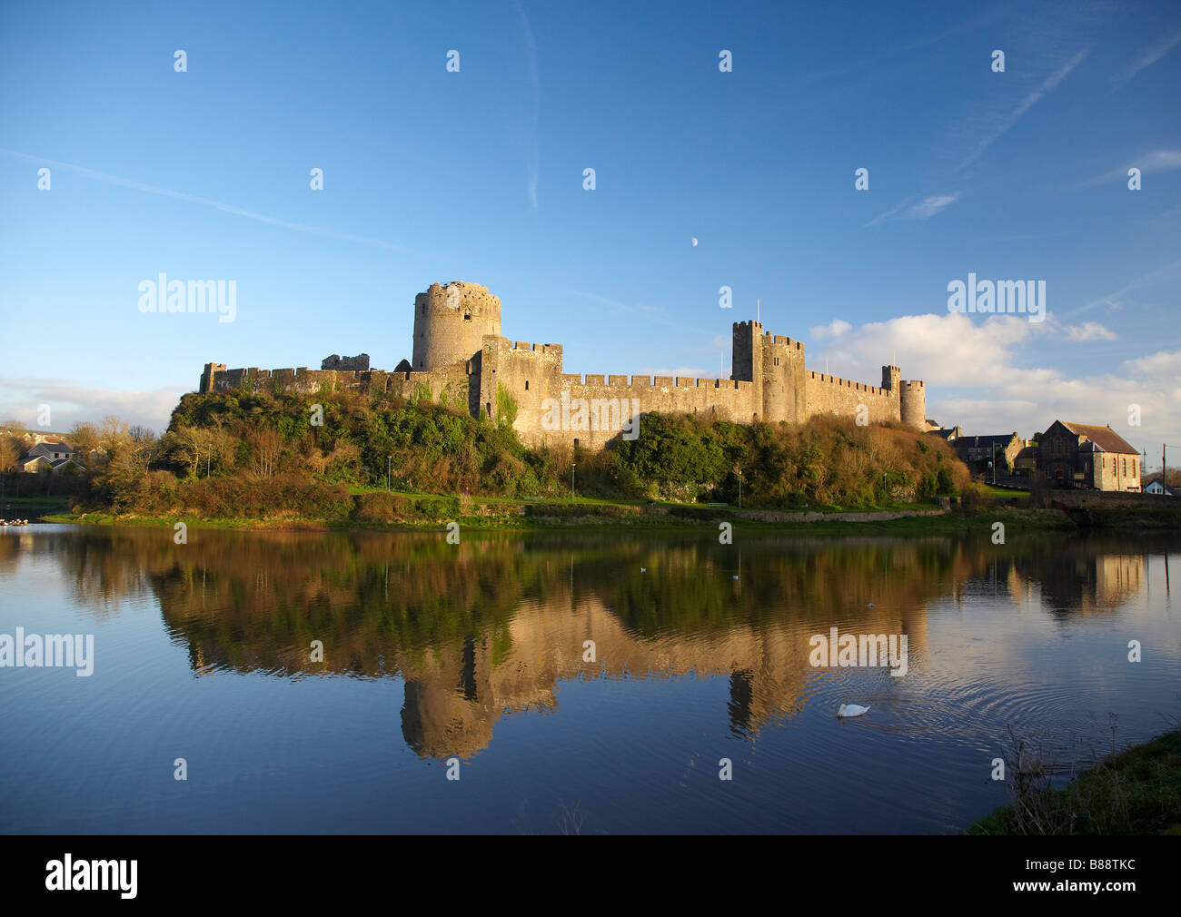 Pembroke castle hi-res stock photography and images - Alamy