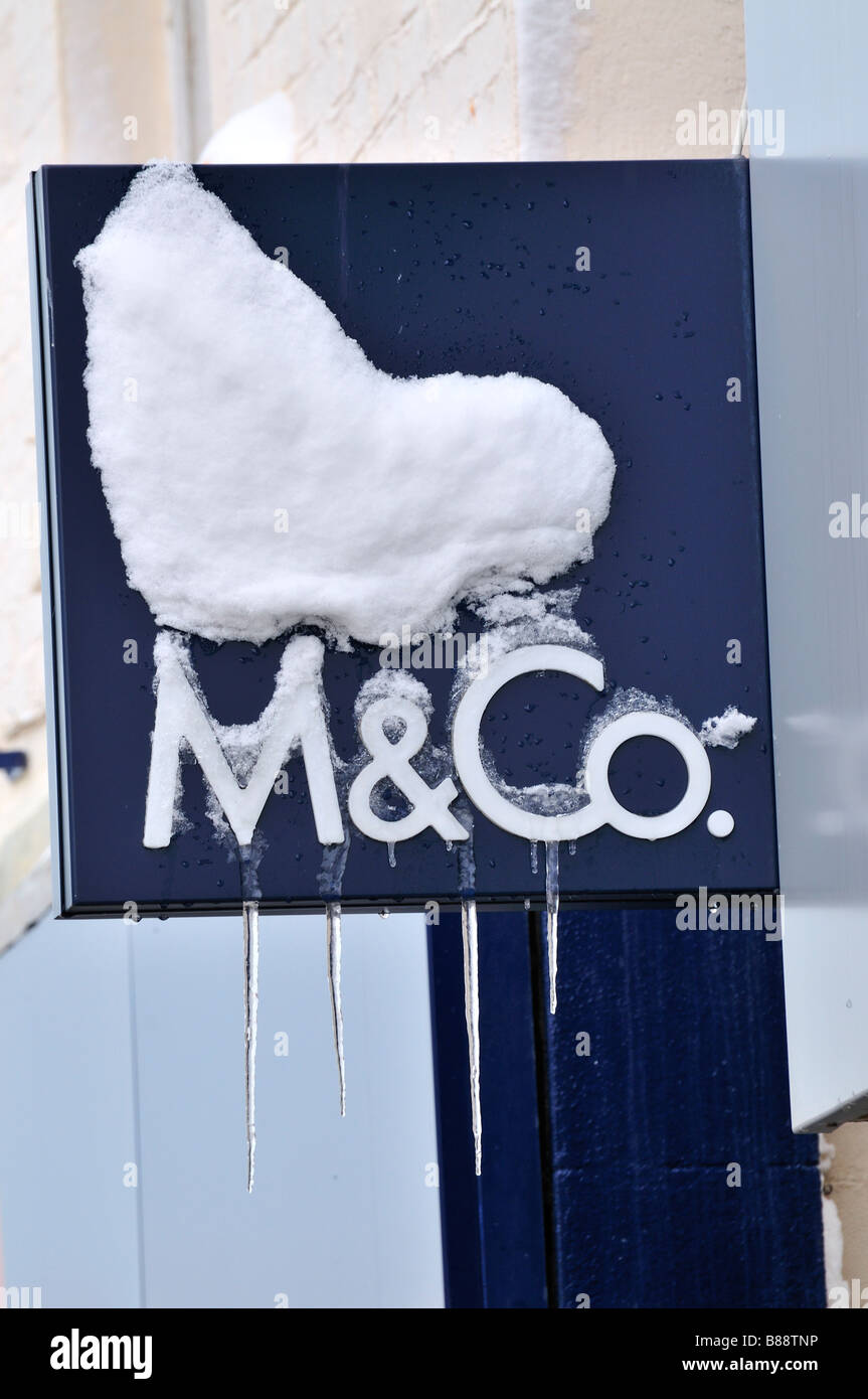 Economic advertisement hi-res stock photography and images - Alamy