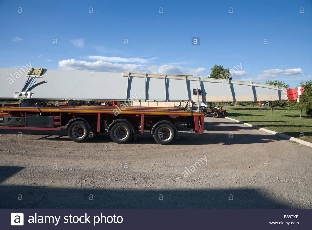 Lorry Lorries Wide Load Stock Photos & Lorry Lorries Wide Load Stock ...
