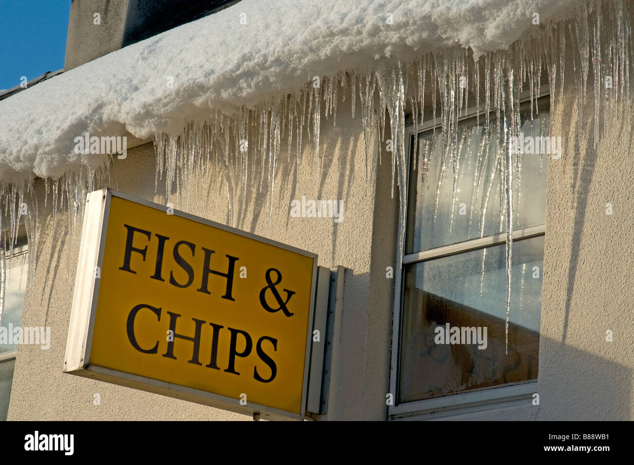 Icicles hang from street hi-res stock photography and images - Alamy