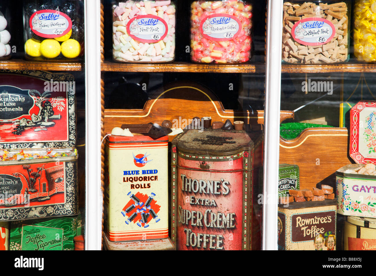 Old sweet shop window hi-res stock photography and images - Alamy