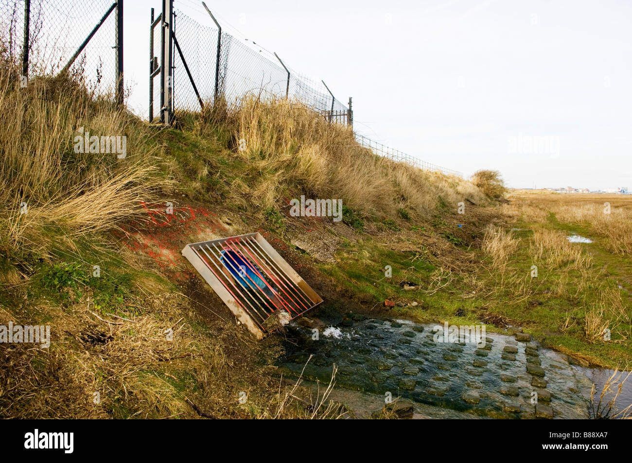 Security area barbed hi-res stock photography and images - Alamy