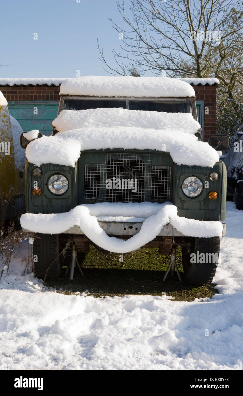 Landrover hi-res stock photography and images - Alamy