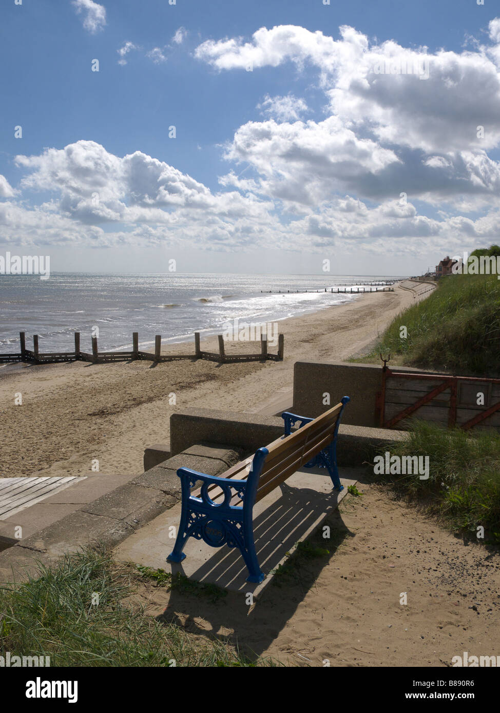 Seaside bench hi-res stock photography and images - Alamy