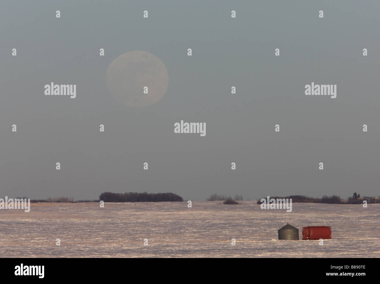 Canada with full moon in winter hi-res stock photography and images - Alamy