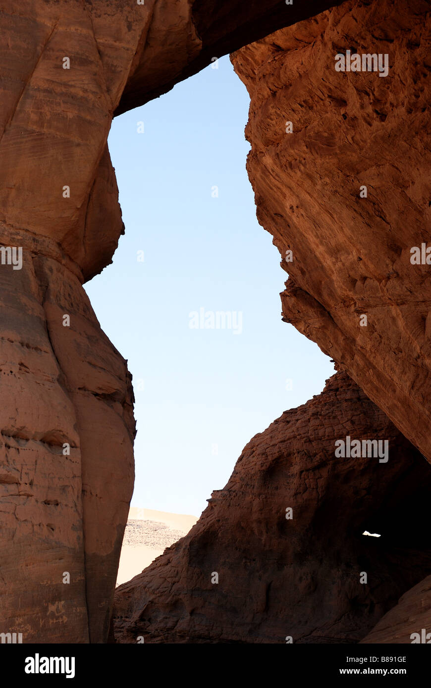 Tin Khilqa natural arch in Tadrart Acacus Stock Photo - Alamy
