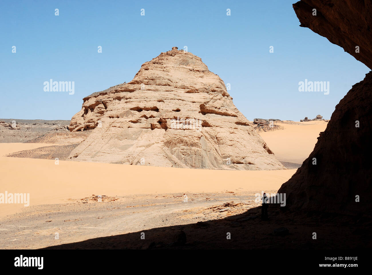 Tin Khilqa natural arch in Tadrart Acacus Stock Photo - Alamy
