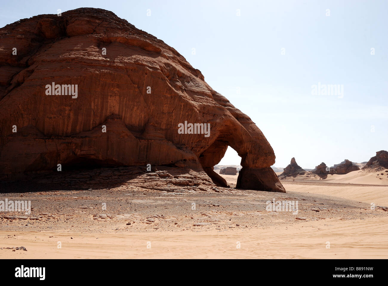 Arch in the tadrart hi-res stock photography and images - Alamy