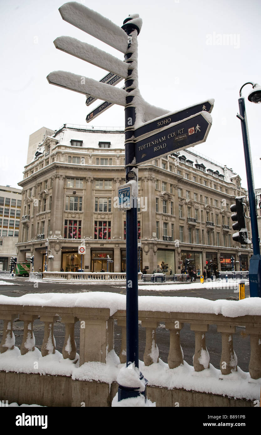 London's Oxford Circus in the snow Stock Photo - Alamy