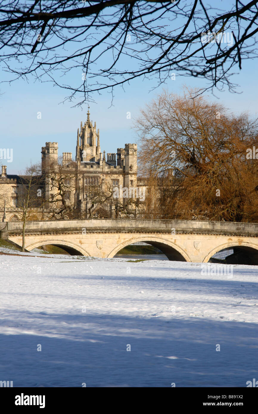 Trinity college bridge hi-res stock photography and images - Alamy