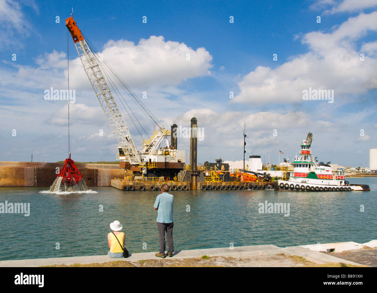 Dredging clamshell hi-res stock photography and images - Alamy