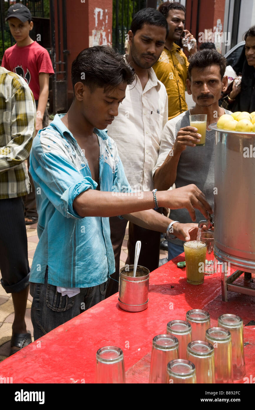 Stall selling drinks lemonade hi-res stock photography and images - Alamy