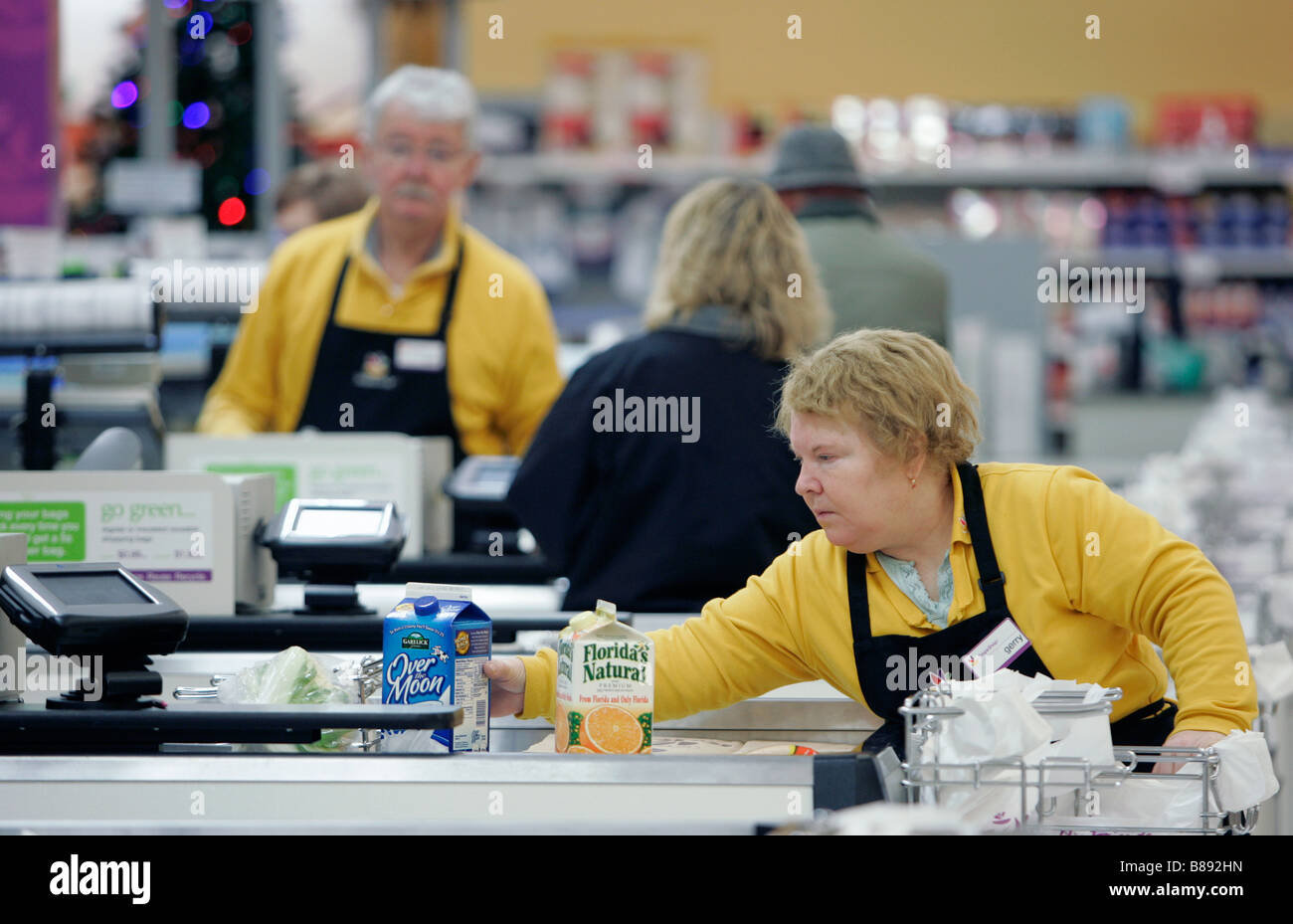 Grocery checkout line hi-res stock photography and images - Alamy