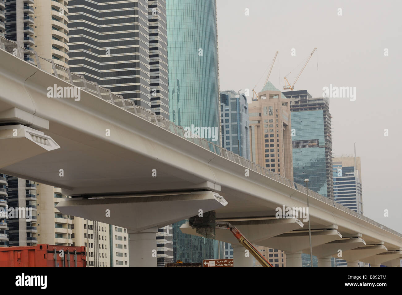 Red Line Metro construction in Dubai city. January 2009 Stock Photo - Alamy