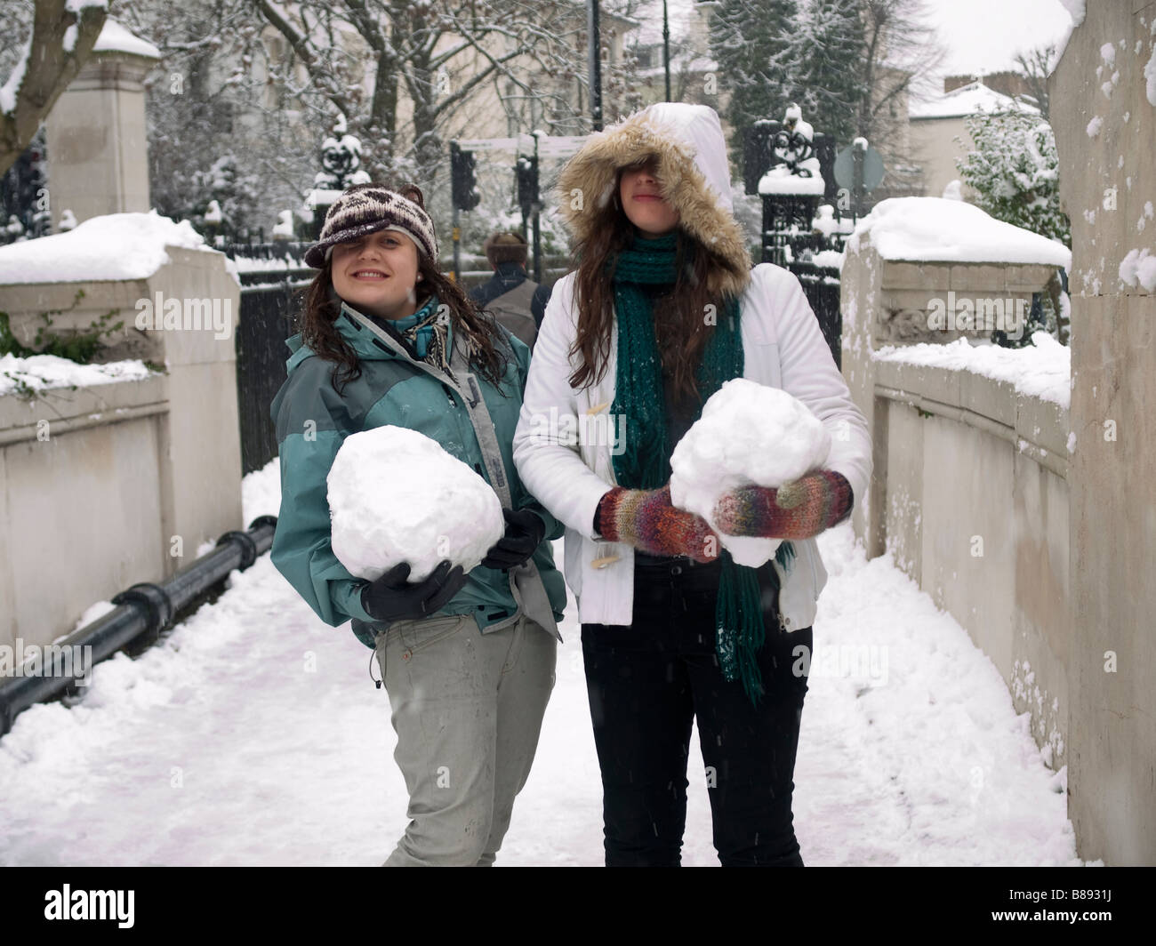 Snowballs london hi-res stock photography and images - Alamy