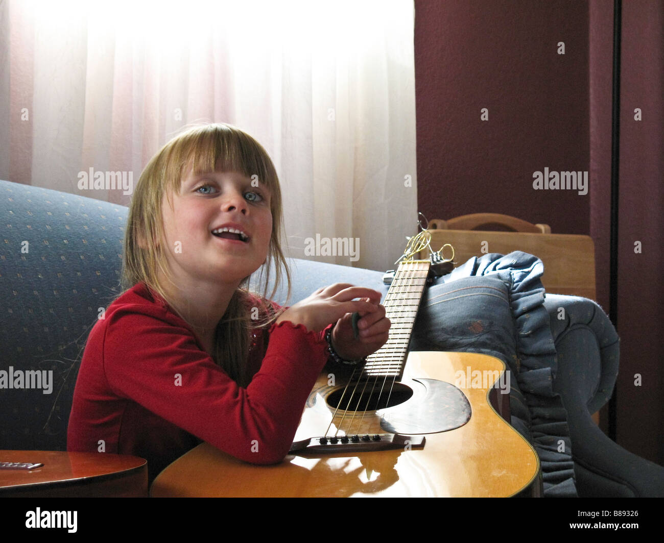 Pretty young girl with a guitar Stock Photo - Alamy