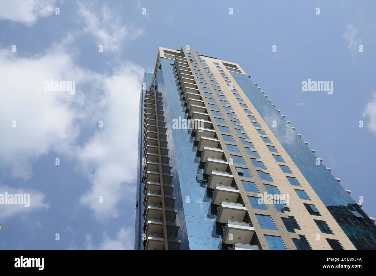 Horizontal highrise building hi-res stock photography and images - Alamy