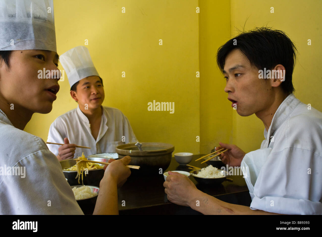 Chinese restaurant employees hi-res stock photography and images - Alamy