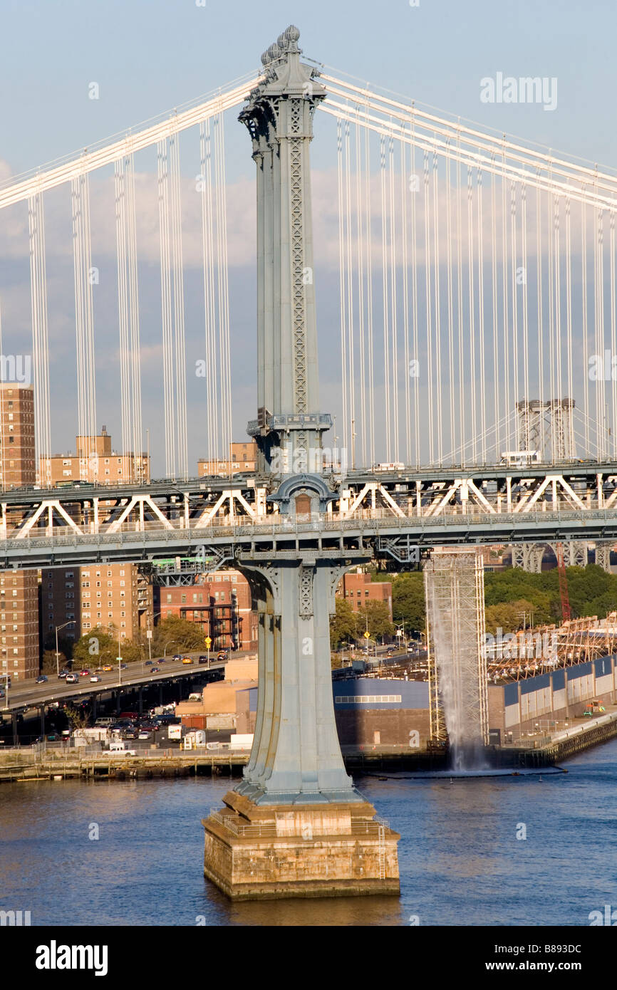 A view of the Manhattan Bridge with traffic in motion Stock Photo - Alamy