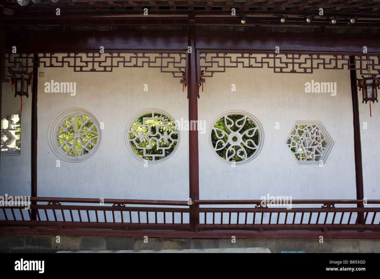 Ornamental window grids in the Master of the Nets garden in Suzhou ...