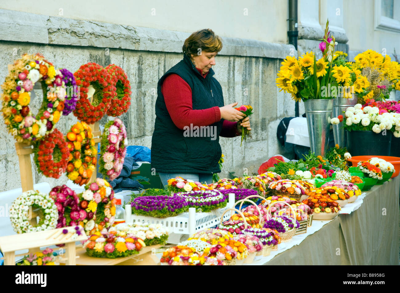 Selling market hi-res stock photography and images - Alamy
