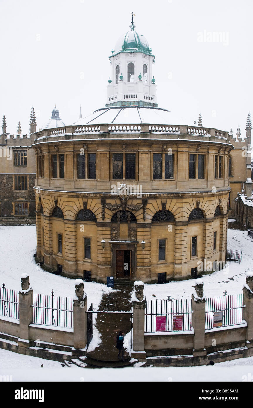 The Wren Sheldonian theatre in Oxford and snow Stock Photo - Alamy