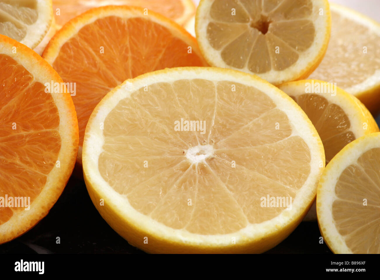Cut citrus fruit hi-res stock photography and images - Alamy