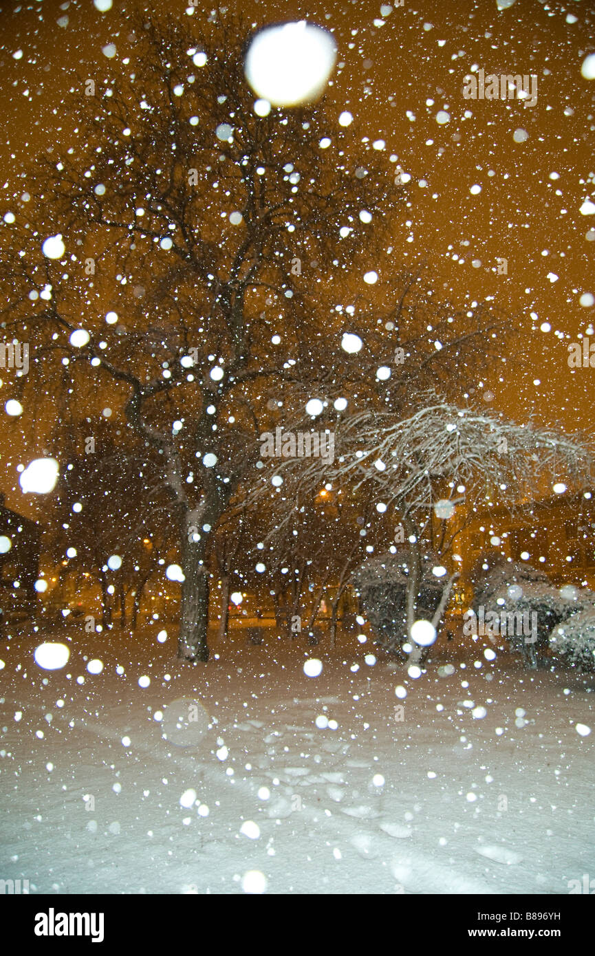 snowfall at night in east london Stock Photo - Alamy