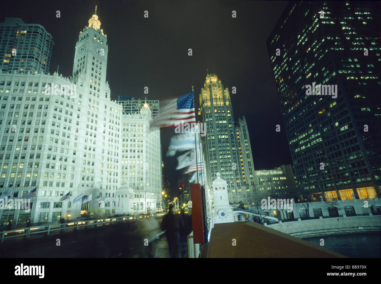 Flags on N Upper Michigan Ave spanning the Chicago River, Chicago, USA ...