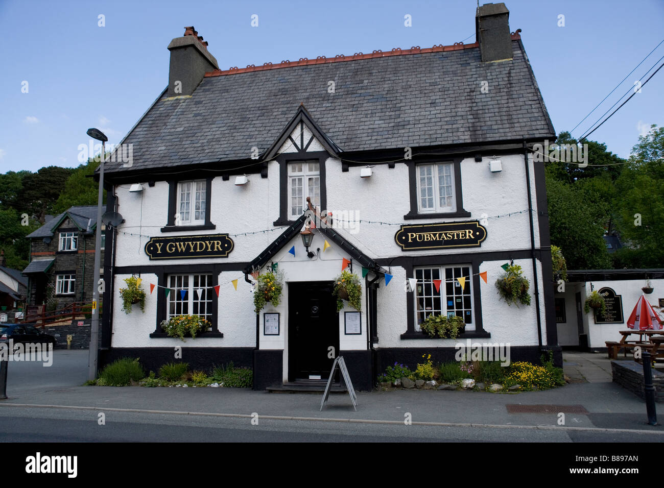 Pub in conwy hi-res stock photography and images - Alamy