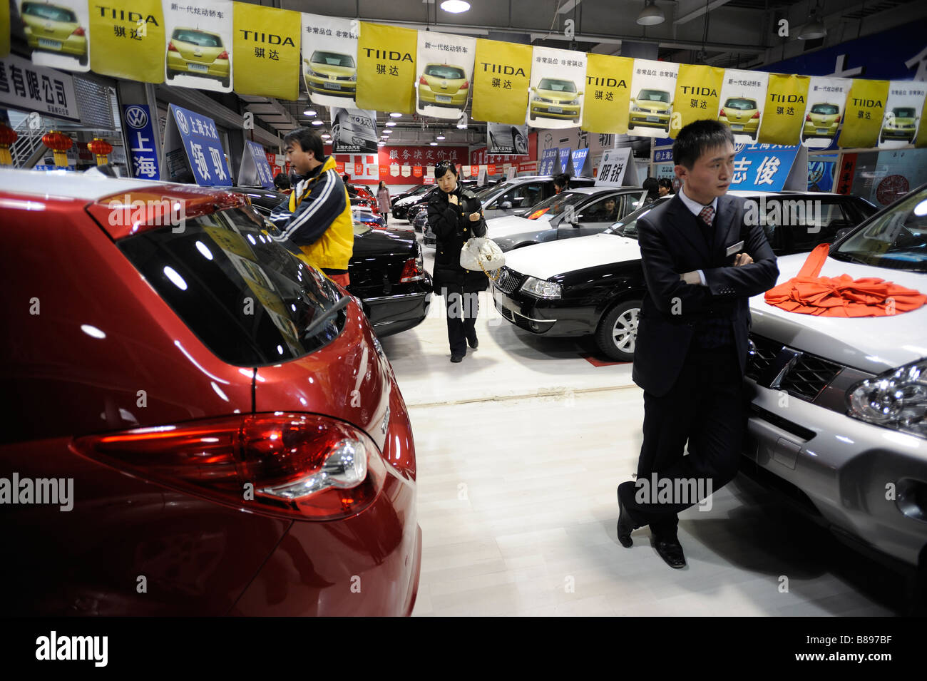 Chinese salesman hi-res stock photography and images - Alamy