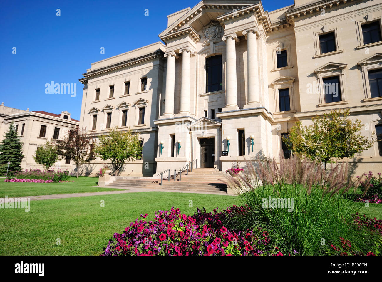 Winnipeg law courts hi-res stock photography and images - Alamy